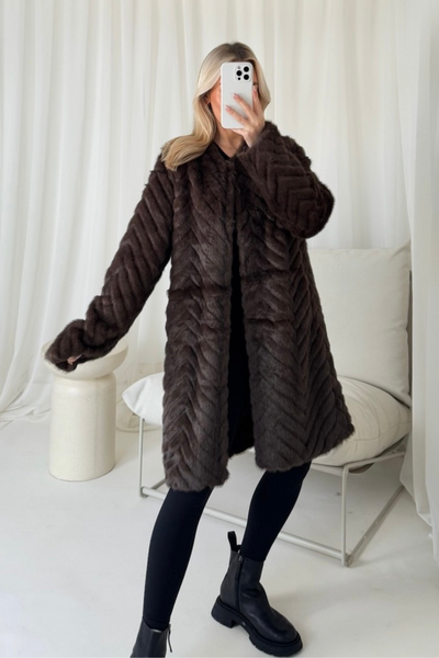 Libby chocolate mid length faux fur coat – Glamify Famous For Loungewear
